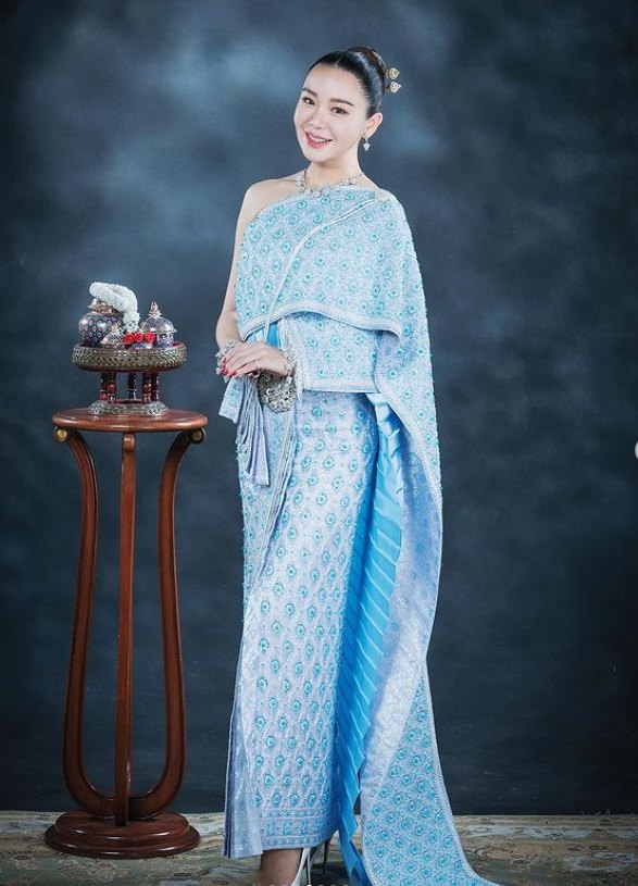 เปลี่ยนโหมดซะหน่อย มายด์ ณภศศิ ใส่ชุดไทยวันสงกรานต์หุ่นดีมาก