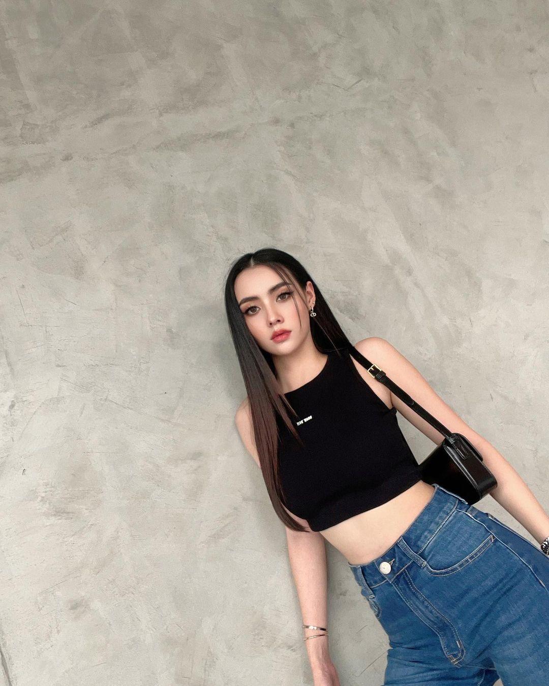 ไม่ธรรมดา "มุกดา นรินทร์รักษ์" เผยภาพความสวย ในชุดเดรสรัดรูป