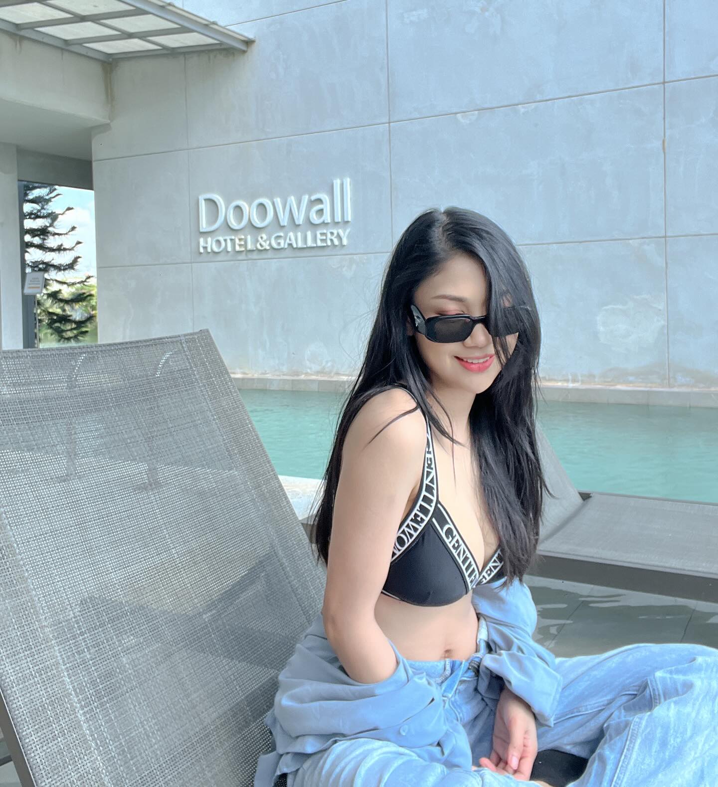 ใครจะต้าน นักร้องลูกทุ่งสาวตัวแม่ เดินชิวๆริมชายหาดด้วยชุดนี้